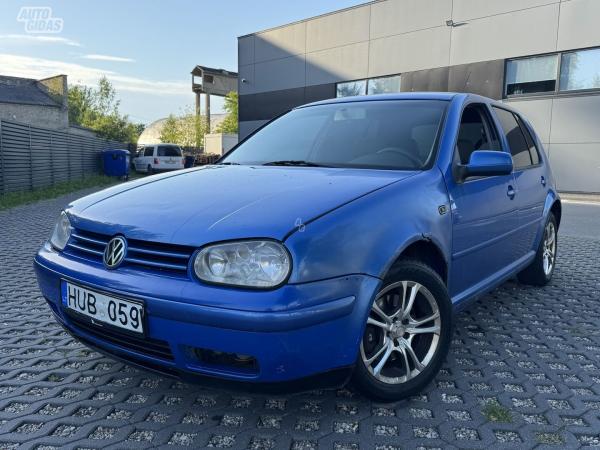 Zils Volkswagen Golf 2000 Panevēža, ar dzinēja tilpumu 1.90 L un nobraukumu 381 tūkst. km par 750 €, foto 2 vietnē AUTOMOTO.COM.LV