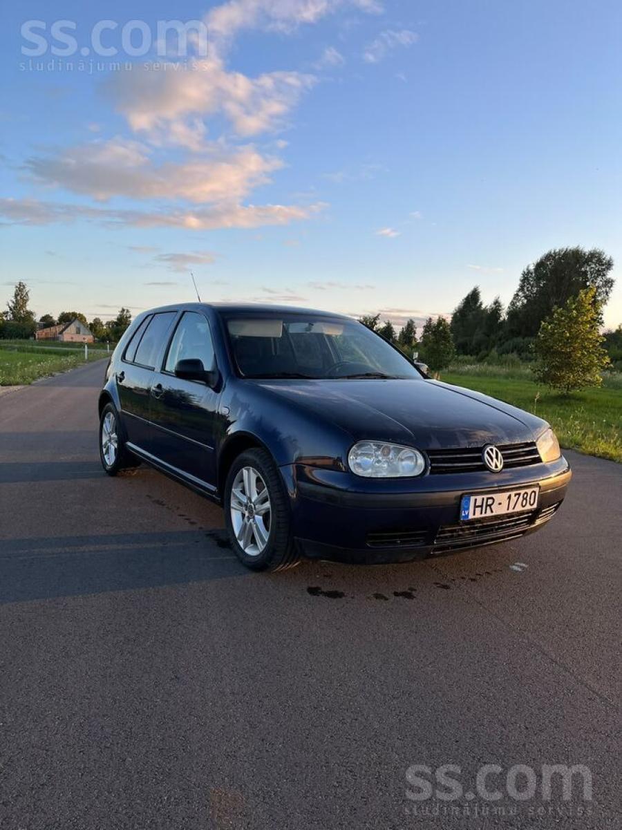 Blue Volkswagen Golf 2000 in Jekabpils, with an engine capacity of 1.90 L and mileage of 284 thousand km for 1400 €, photo 4 on AUTOMOTO.COM.LV