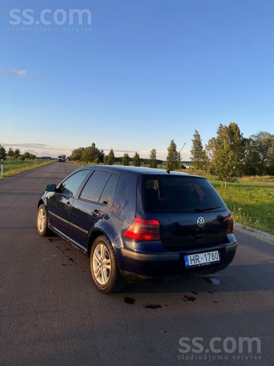 Blue Volkswagen Golf 2000 in Jekabpils, with an engine capacity of 1.90 L and mileage of 284 thousand km for 1400 €, photo 5 on AUTOMOTO.COM.LV