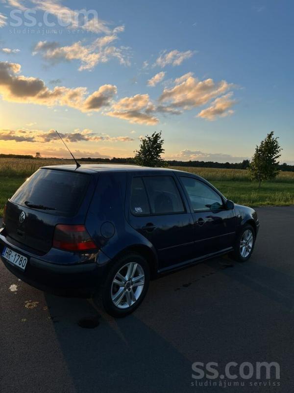 Zils Volkswagen Golf 2000 Jēkabpils, ar dzinēja tilpumu 1.90 L un nobraukumu 284 tūkst. km par 1400 €, foto 5 vietnē AUTOMOTO.COM.LV