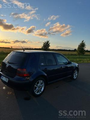Blue Volkswagen Golf 2000 in Jekabpils, with an engine capacity of 1.90 L and mileage of 284 thousand km for 1400 €, photo 6 on AUTOMOTO.COM.LV