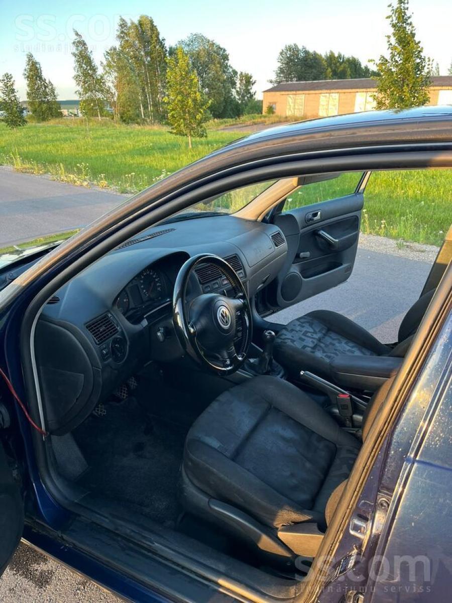 Blue Volkswagen Golf 2000 in Jekabpils, with an engine capacity of 1.90 L and mileage of 284 thousand km for 1400 €, photo 9 on AUTOMOTO.COM.LV