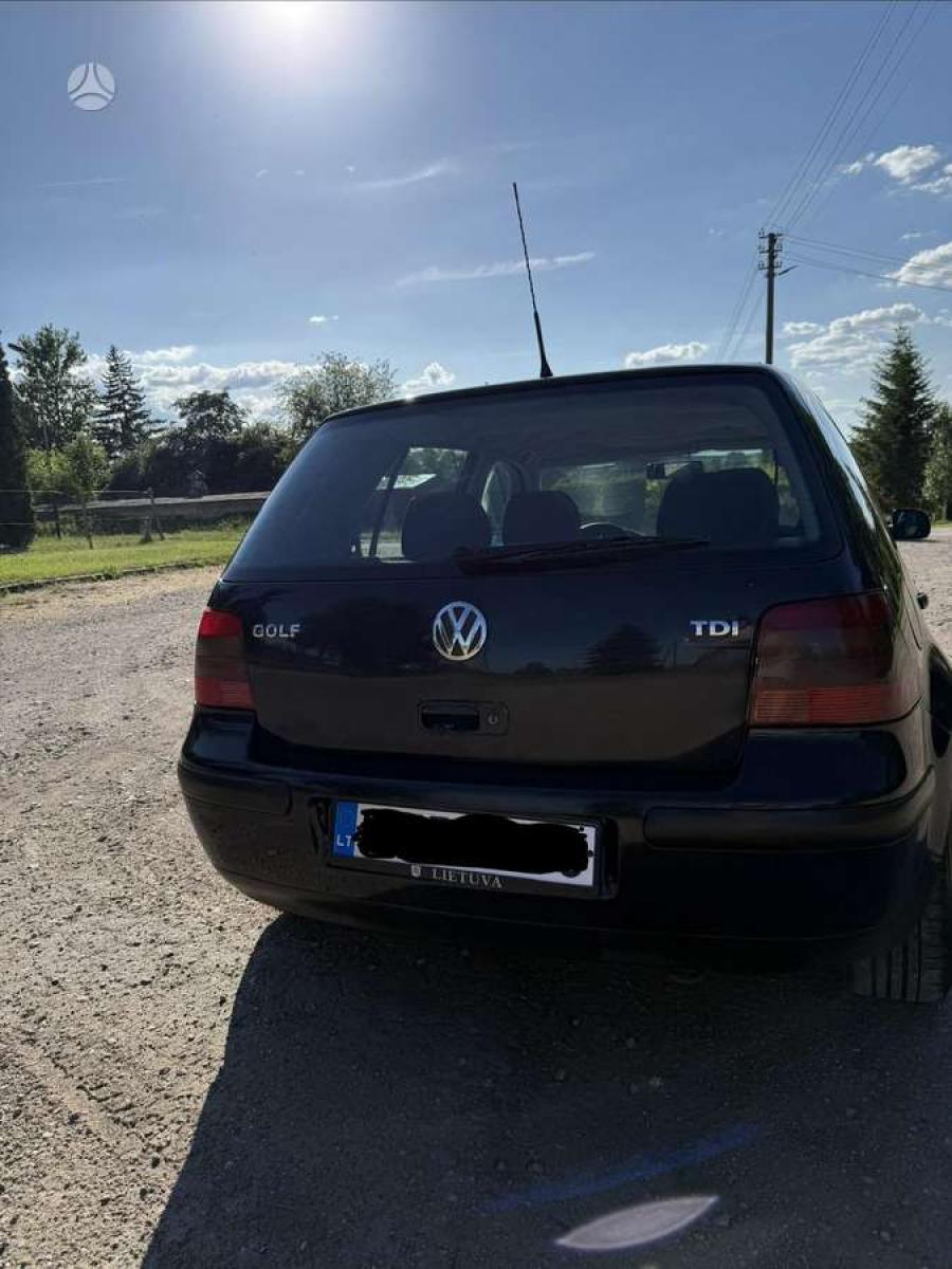 Zils Volkswagen Golf 2000 Kauņa, ar dzinēja tilpumu 1.90 L un nobraukumu 398 tūkst. km par 1200 €, foto 5 vietnē AUTOMOTO.COM.LV