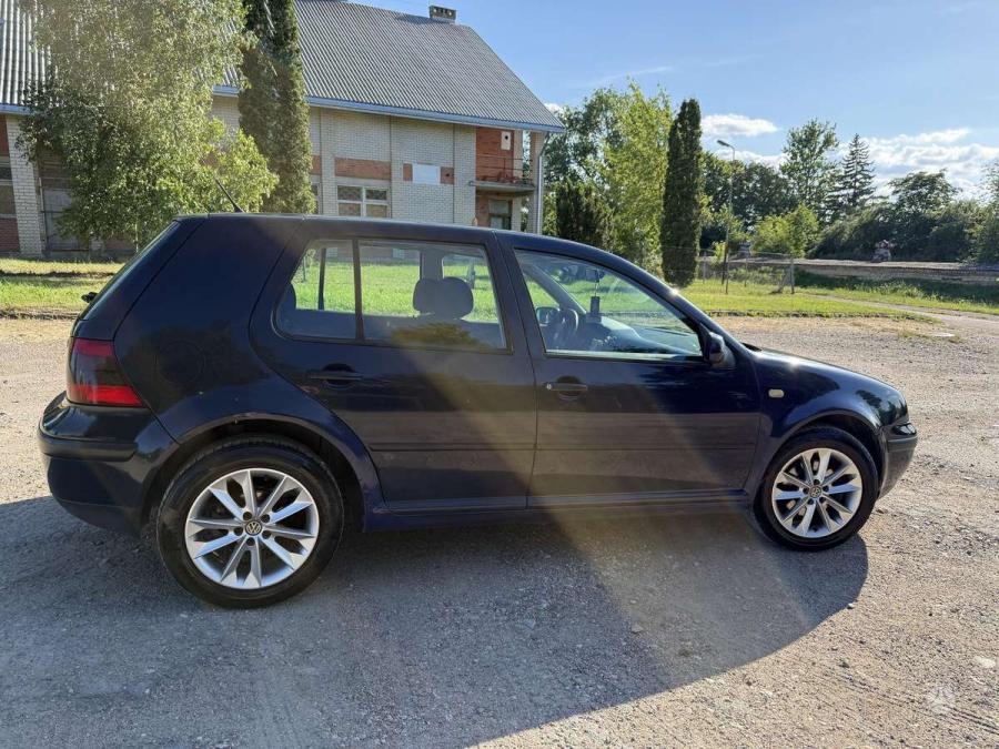 Zils Volkswagen Golf 2000 Kauņa, ar dzinēja tilpumu 1.90 L un nobraukumu 398 tūkst. km par 1200 €, foto 6 vietnē AUTOMOTO.COM.LV