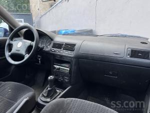 Синий Фольксваген Гольф 2000 в Рига, объемом двигателя 1.60 л и пробегом 334 тыс. км за 350 €, фото 6 на AUTOMOTO.COM.LV