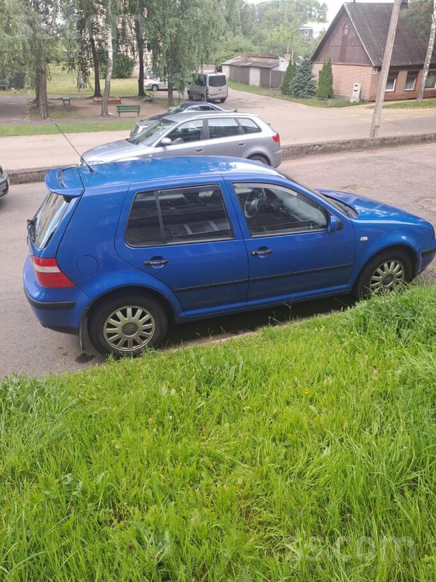 Zils Volkswagen Golf 2000 Daugavpils, ar dzinēja tilpumu 2.00 L un nobraukumu 272 tūkst. km par 1300 €, foto 1 vietnē AUTOMOTO.COM.LV