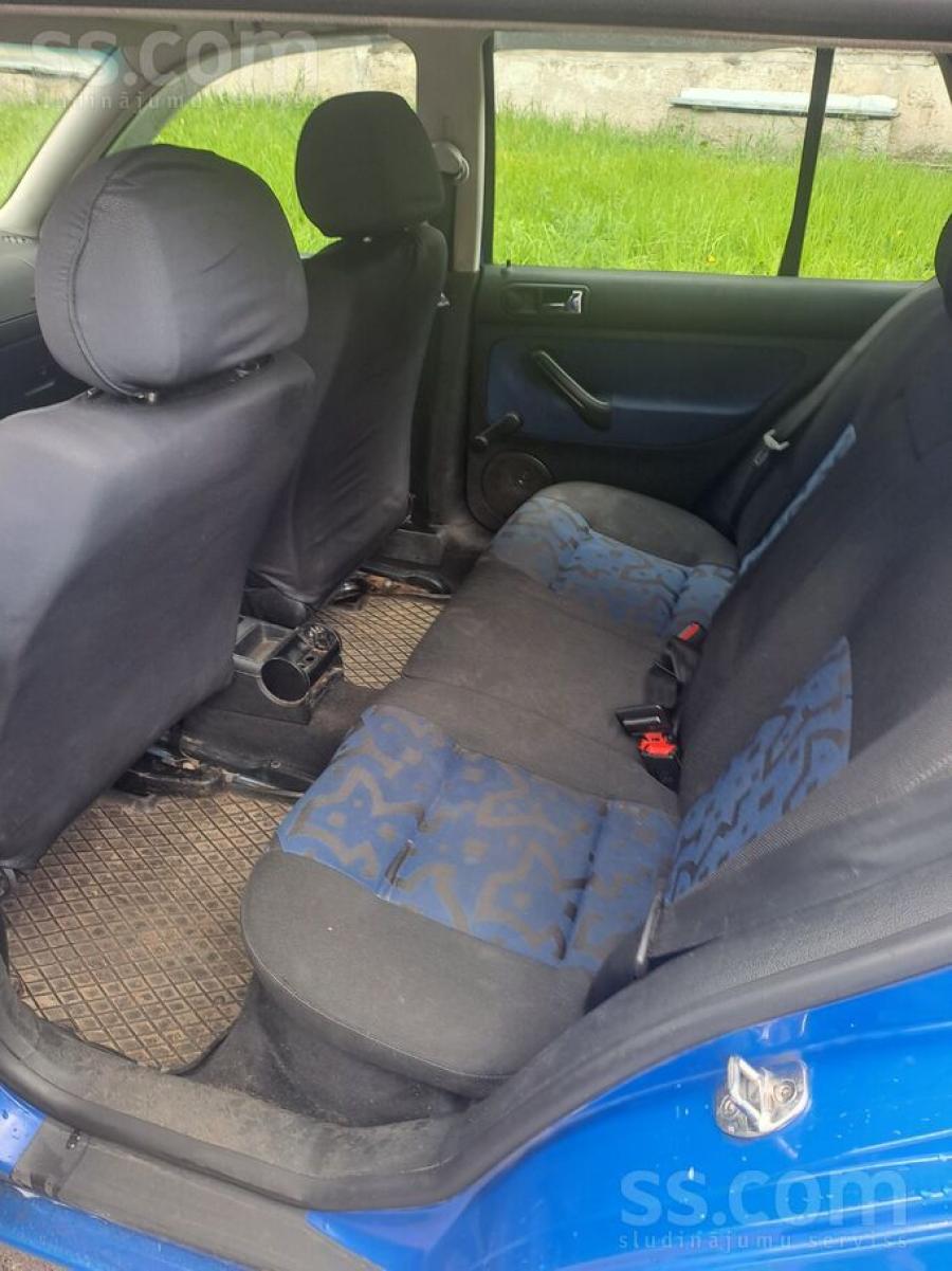 Zils Volkswagen Golf 2000 Daugavpils, ar dzinēja tilpumu 2.00 L un nobraukumu 272 tūkst. km par 1300 €, foto 7 vietnē AUTOMOTO.COM.LV