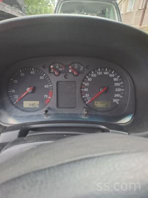 Zils Volkswagen Golf 2000 Daugavpils, ar dzinēja tilpumu 2.00 L un nobraukumu 272 tūkst. km par 1300 €, foto 8 vietnē AUTOMOTO.COM.LV