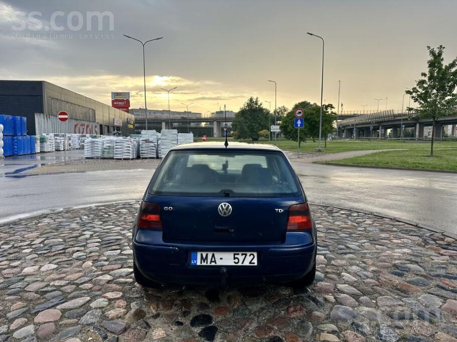 Blue Volkswagen Golf 2000 in Riga, with an engine capacity of 1.90 L and mileage of 330 thousand km for 1100 €, photo 6 on AUTOMOTO.COM.LV