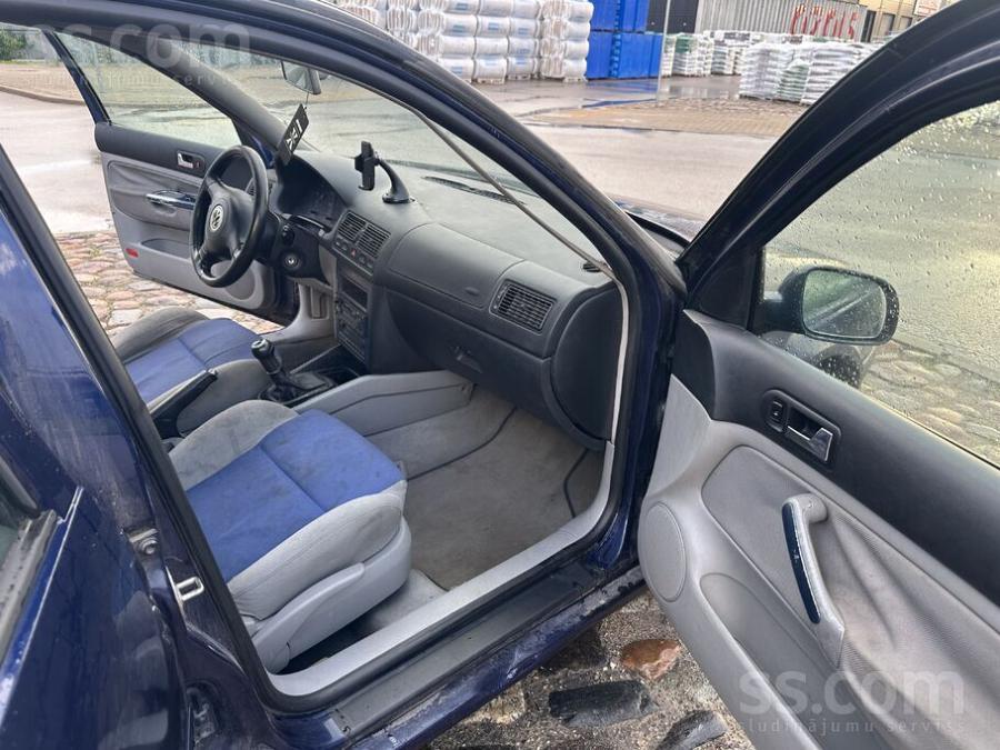 Blue Volkswagen Golf 2000 in Riga, with an engine capacity of 1.90 L and mileage of 330 thousand km for 1100 €, photo 10 on AUTOMOTO.COM.LV