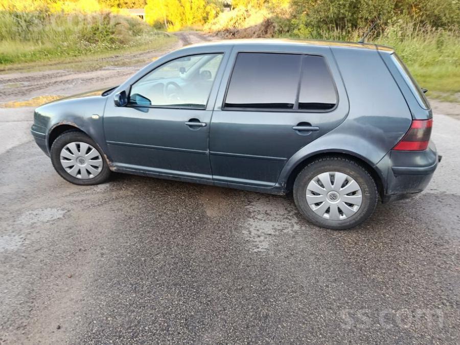 Blue Volkswagen Golf 2000 in Daugavpils, with an engine capacity of 1.90 L and mileage of 413 thousand km for 950 €, photo 3 on AUTOMOTO.COM.LV