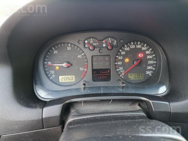Zils Volkswagen Golf 2000 Daugavpils, ar dzinēja tilpumu 1.90 L un nobraukumu 413 tūkst. km par 950 €, foto 4 vietnē AUTOMOTO.COM.LV