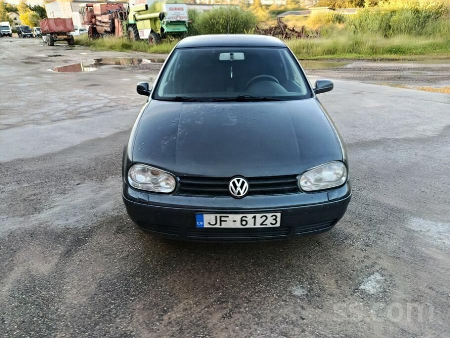 Blue Volkswagen Golf 2000 in Daugavpils, with an engine capacity of 1.90 L and mileage of 413 thousand km for 950 €, photo 7 on AUTOMOTO.COM.LV
