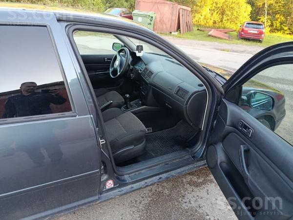 Zils Volkswagen Golf 2000 Daugavpils, ar dzinēja tilpumu 1.90 L un nobraukumu 413 tūkst. km par 950 €, foto 8 vietnē AUTOMOTO.COM.LV