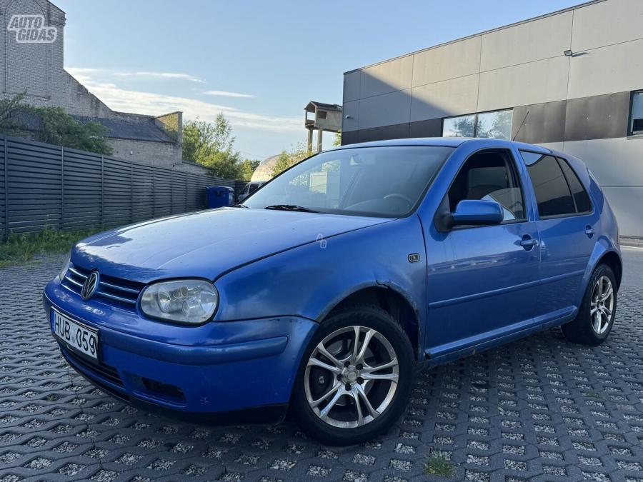 Zils Volkswagen Golf 2000 Panevēža, ar dzinēja tilpumu 1.90 L un nobraukumu 290 tūkst. km par 660 €, foto 1 vietnē AUTOMOTO.COM.LV