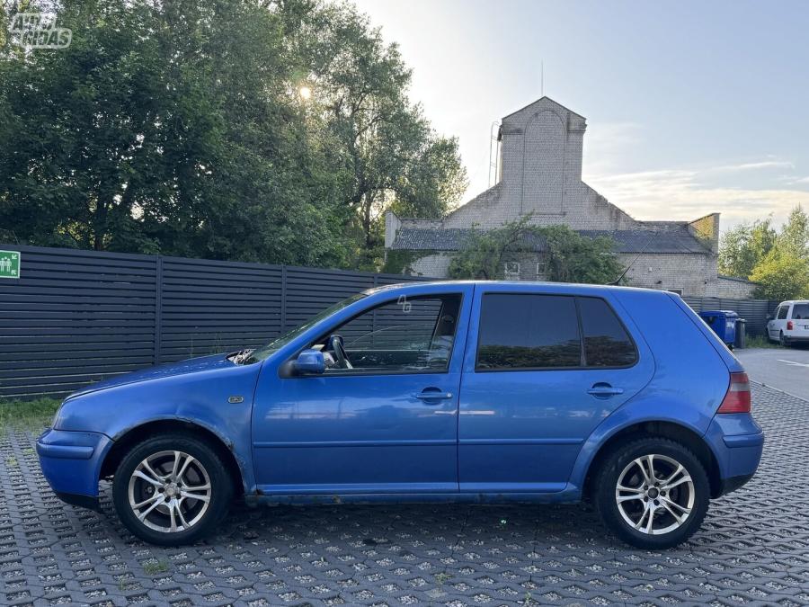 Zils Volkswagen Golf 2000 Panevēža, ar dzinēja tilpumu 1.90 L un nobraukumu 290 tūkst. km par 660 €, foto 7 vietnē AUTOMOTO.COM.LV