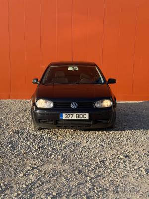 Zils Volkswagen Golf 2000 Tallina, ar dzinēja tilpumu 1.90 L un nobraukumu 218 tūkst. km par 2300 €, foto  vietnē AUTOMOTO.COM.LV