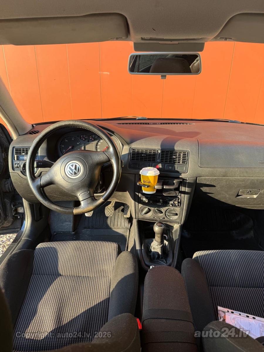 Zils Volkswagen Golf 2000 Tallina, ar dzinēja tilpumu 1.90 L un nobraukumu 218 tūkst. km par 2300 €, foto 6 vietnē AUTOMOTO.COM.LV