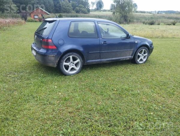 Zils Volkswagen Golf 2000 Ludza, ar dzinēja tilpumu 1.90 L un nobraukumu 260 tūkst. km par 1350 €, foto 2 vietnē AUTOMOTO.COM.LV