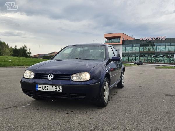 Zils Volkswagen Golf 2000 Panevēža, ar dzinēja tilpumu 1.90 L un nobraukumu 292 tūkst. km par 520 €, foto 1 vietnē AUTOMOTO.COM.LV