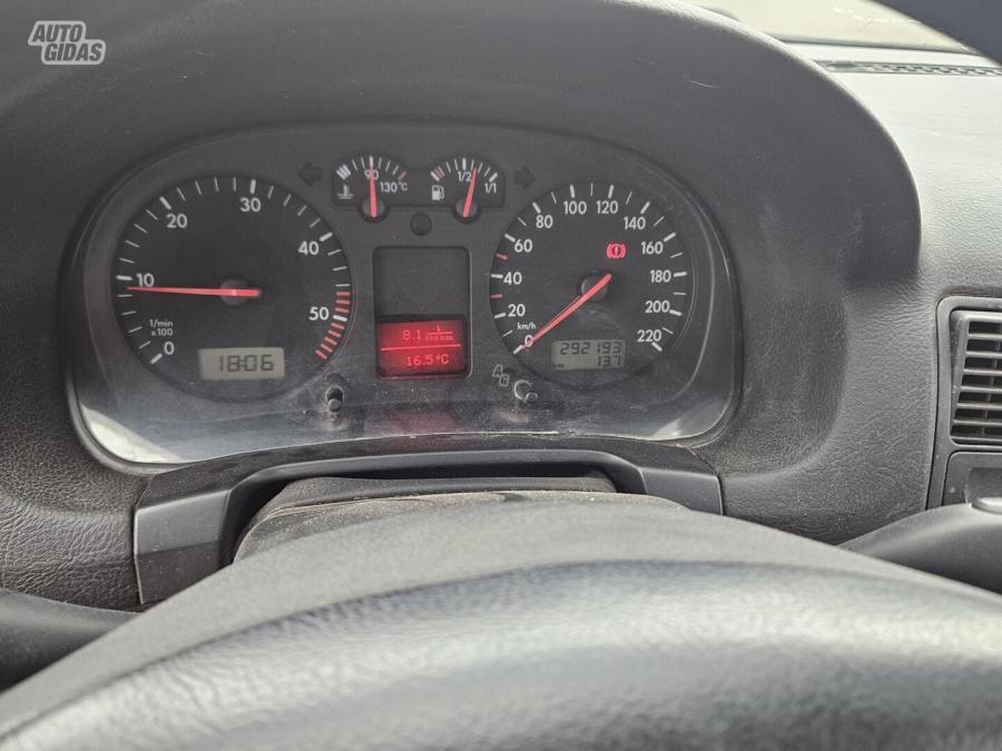 Zils Volkswagen Golf 2000 Panevēža, ar dzinēja tilpumu 1.90 L un nobraukumu 292 tūkst. km par 520 €, foto 10 vietnē AUTOMOTO.COM.LV