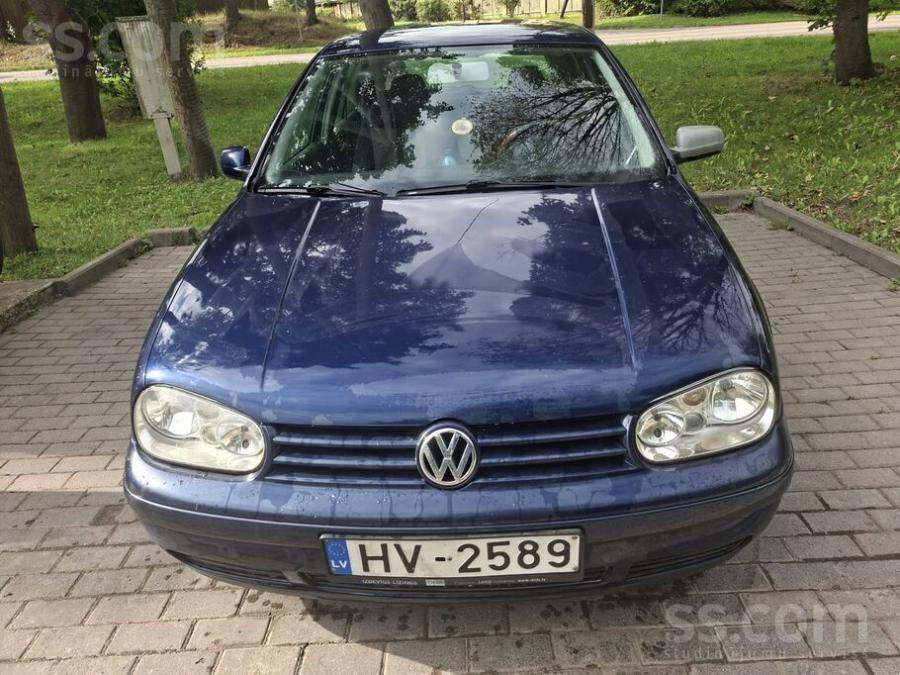 Blue Volkswagen Golf 2000 in Riga, with an engine capacity of 1.60 L and mileage of 330 thousand km for 500 €, photo 3 on AUTOMOTO.COM.LV