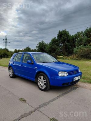 Zils Volkswagen Golf 2000 Rīga, ar dzinēja tilpumu 1.60 L un nobraukumu 279 tūkst. km par 1100 €, foto  vietnē AUTOMOTO.COM.LV