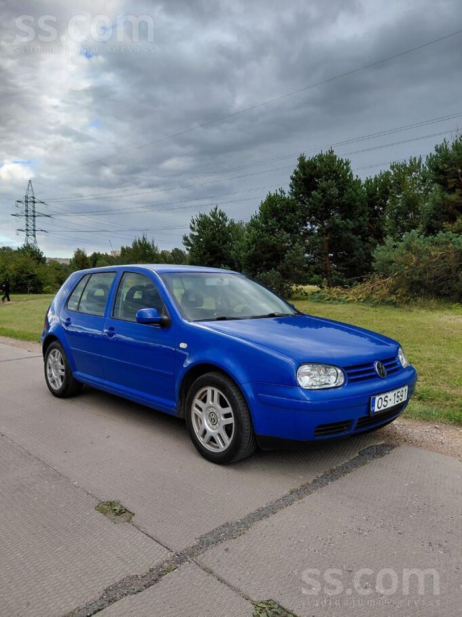 Zils Volkswagen Golf 2000 Rīga, ar dzinēja tilpumu 1.60 L un nobraukumu 279 tūkst. km par 1100 €, foto 1 vietnē AUTOMOTO.COM.LV