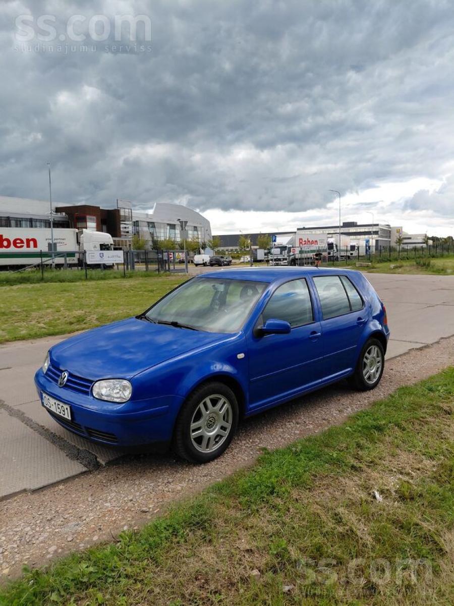 Zils Volkswagen Golf 2000 Rīga, ar dzinēja tilpumu 1.60 L un nobraukumu 279 tūkst. km par 1100 €, foto 3 vietnē AUTOMOTO.COM.LV