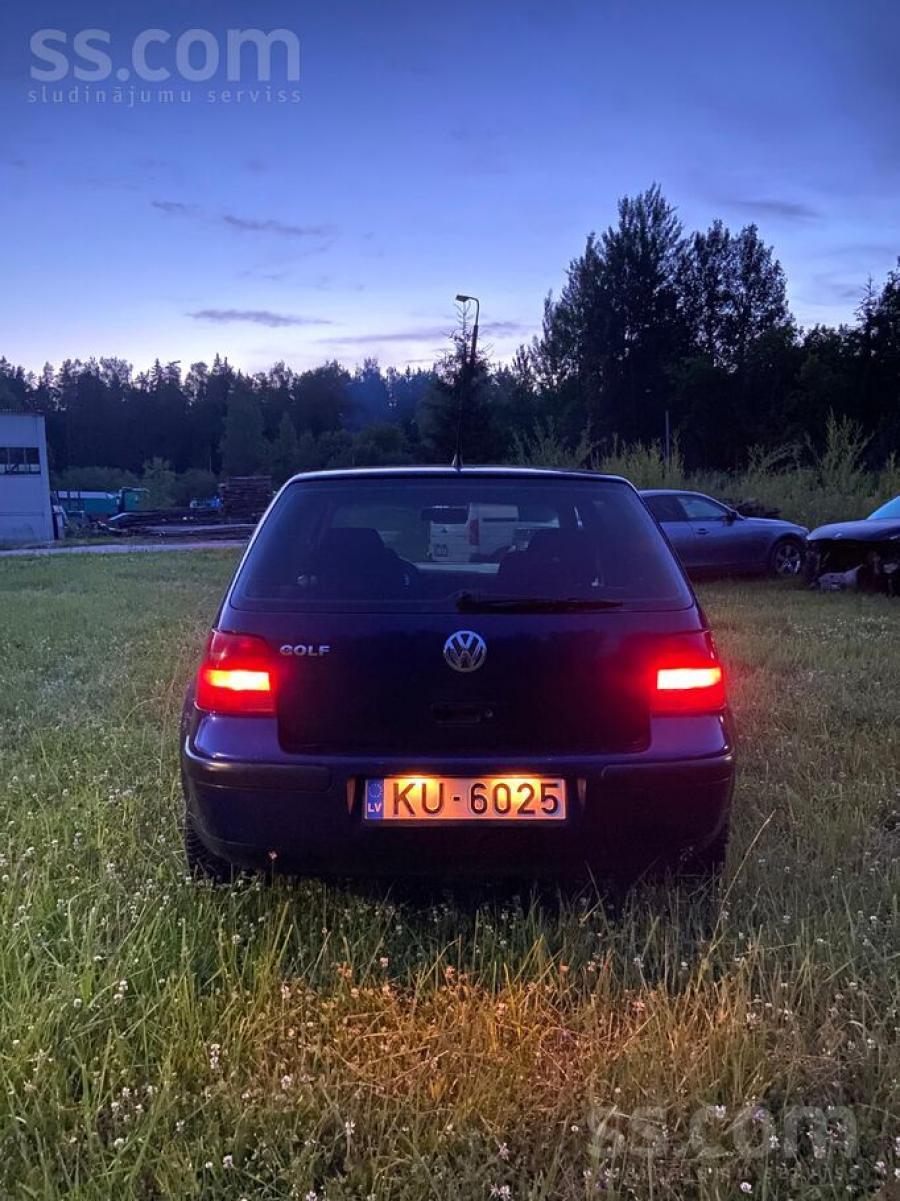 Zils Volkswagen Golf 2001 Ogre, ar dzinēja tilpumu 1.90 L un nobraukumu 404 tūkst. km par 1280 €, foto 4 vietnē AUTOMOTO.COM.LV