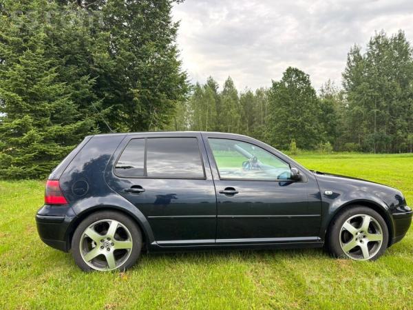 Blue Volkswagen Golf 2001 in Valmiera, with an engine capacity of 2.00 L and mileage of 244 thousand km for 1300 €, photo 3 on AUTOMOTO.COM.LV