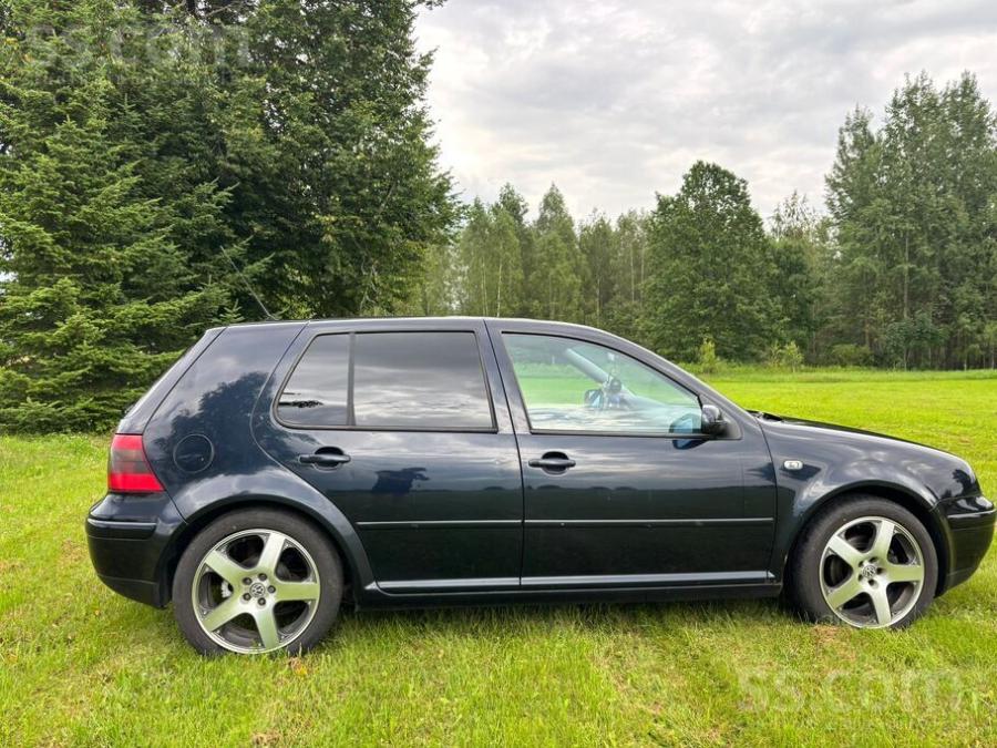 Blue Volkswagen Golf 2001 in Valmiera, with an engine capacity of 2.00 L and mileage of 244 thousand km for 1300 €, photo 3 on AUTOMOTO.COM.LV
