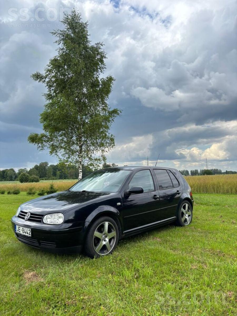 Blue Volkswagen Golf 2001 in Valmiera, with an engine capacity of 2.00 L and mileage of 244 thousand km for 1300 €, photo 4 on AUTOMOTO.COM.LV