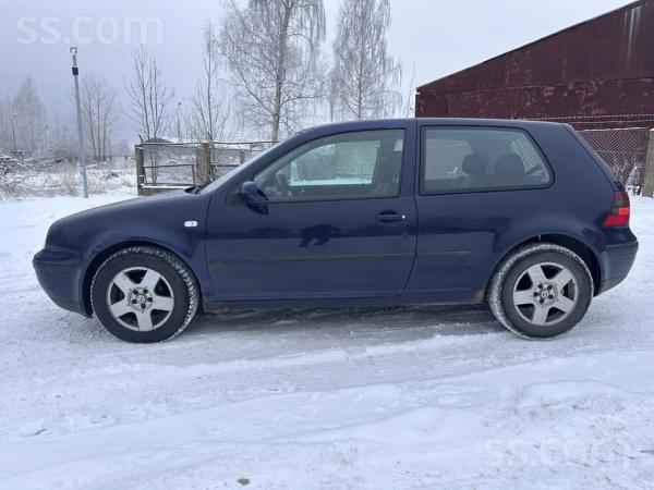 Blue Volkswagen Golf 2001 in Jelgava, with an engine capacity of 1.40 L and mileage of 304 thousand km for 845 €, photo 2 on AUTOMOTO.COM.LV