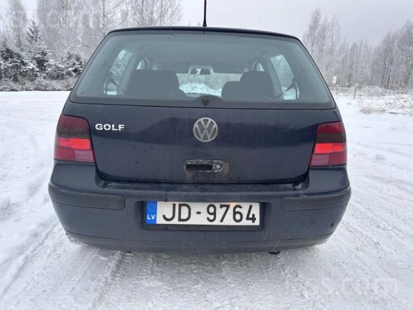 Blue Volkswagen Golf 2001 in Jelgava, with an engine capacity of 1.40 L and mileage of 304 thousand km for 845 €, photo 4 on AUTOMOTO.COM.LV