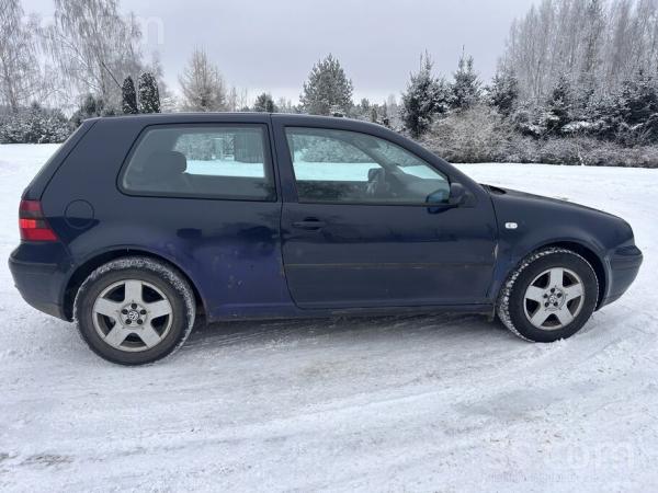 Blue Volkswagen Golf 2001 in Jelgava, with an engine capacity of 1.40 L and mileage of 304 thousand km for 845 €, photo 6 on AUTOMOTO.COM.LV