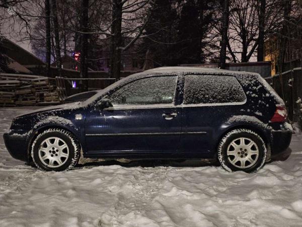 Zils Volkswagen Golf 2001 Anykščiai, ar dzinēja tilpumu 1.90 L un nobraukumu 309 tūkst. km par 1000 €, foto 10 vietnē AUTOMOTO.COM.LV