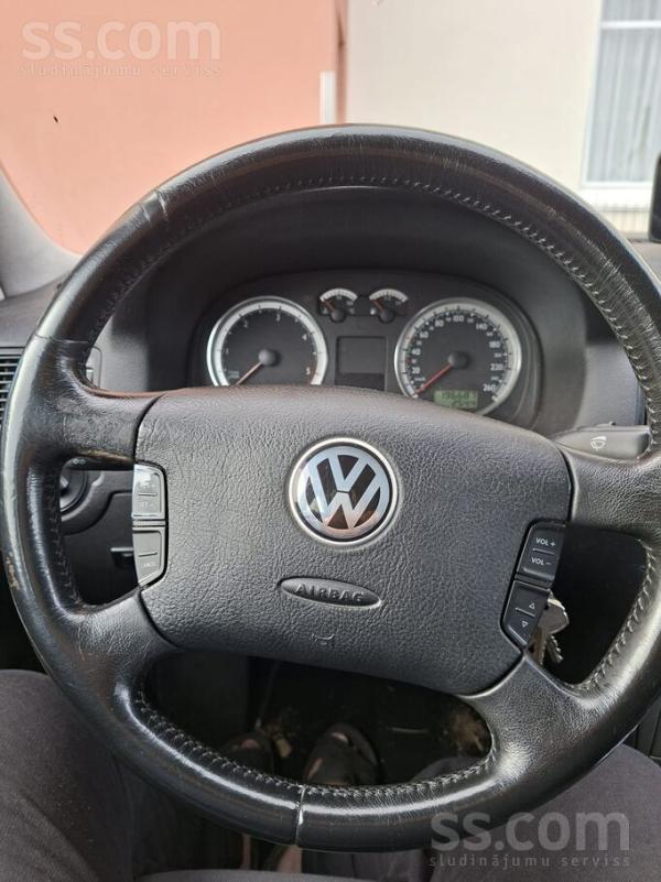 Blue Volkswagen Golf 2001 in Ludza, with an engine capacity of 1.90 L and mileage of 197 thousand km for 3000 €, photo 6 on AUTOMOTO.COM.LV