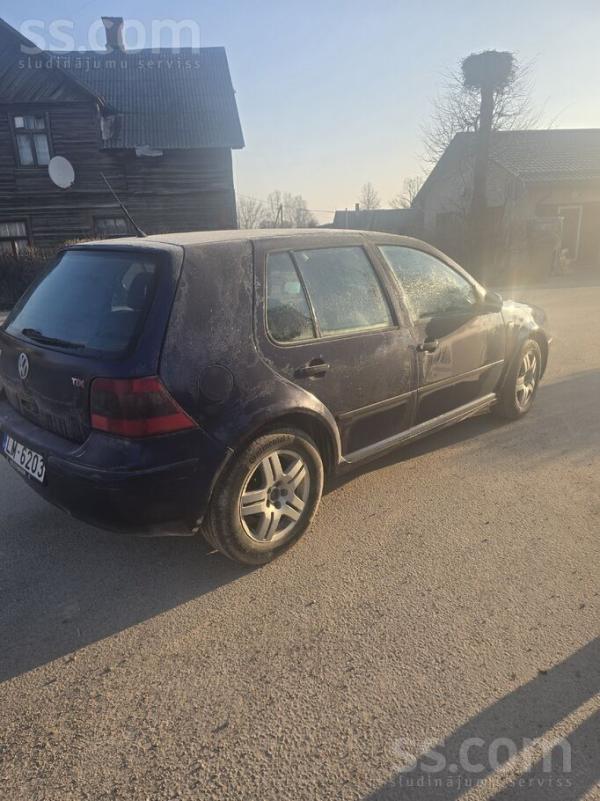 Blue Volkswagen Golf 2001 in Balvi, with an engine capacity of 1.90 L and mileage of 389 thousand km for 1255 €, photo 5 on AUTOMOTO.COM.LV