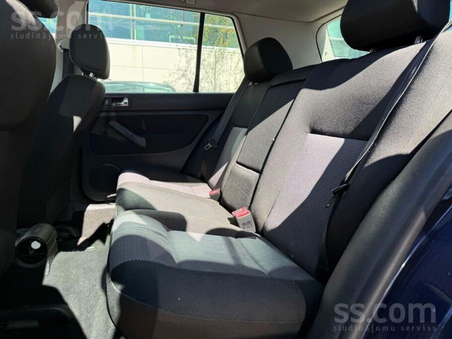 Zils Volkswagen Golf 2001 Rīga, ar dzinēja tilpumu 1.40 L un nobraukumu 0 tūkst. km par 1800 €, foto 5 vietnē AUTOMOTO.COM.LV