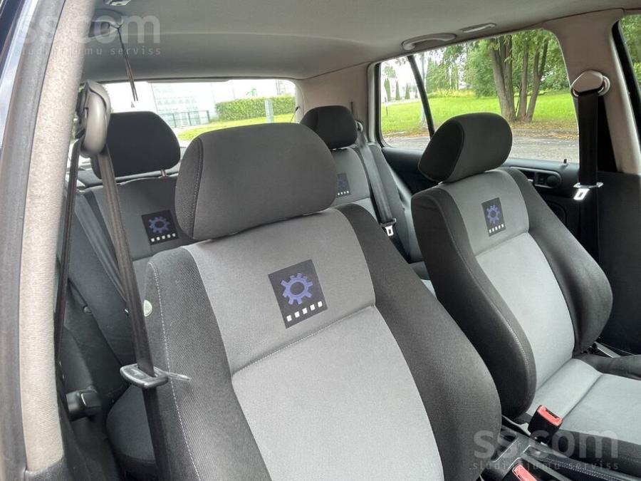 Zils Volkswagen Golf 2001 Ogre, ar dzinēja tilpumu 1.90 L un nobraukumu 327 tūkst. km par 2699 €, foto 13 vietnē AUTOMOTO.COM.LV