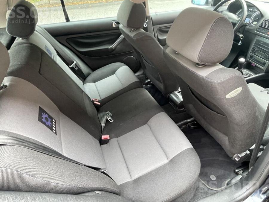 Zils Volkswagen Golf 2001 Ogre, ar dzinēja tilpumu 1.90 L un nobraukumu 327 tūkst. km par 2699 €, foto 14 vietnē AUTOMOTO.COM.LV