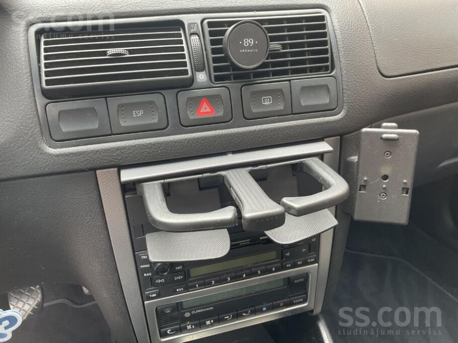Zils Volkswagen Golf 2001 Ogre, ar dzinēja tilpumu 1.90 L un nobraukumu 327 tūkst. km par 2699 €, foto 16 vietnē AUTOMOTO.COM.LV