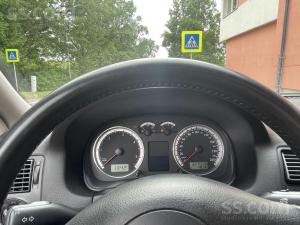 Zils Volkswagen Golf 2001 Ogre, ar dzinēja tilpumu 1.90 L un nobraukumu 327 tūkst. km par 2699 €, foto 18 vietnē AUTOMOTO.COM.LV