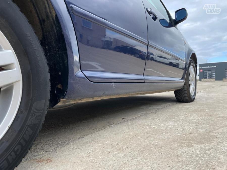 Blue Volkswagen Golf 2001 in Siauliai, with an engine capacity of 1.60 L and mileage of 201 thousand km for 1450 €, photo 10 on AUTOMOTO.COM.LV