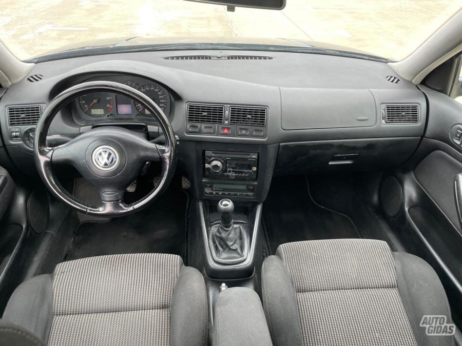 Blue Volkswagen Golf 2001 in Siauliai, with an engine capacity of 1.60 L and mileage of 201 thousand km for 1450 €, photo 12 on AUTOMOTO.COM.LV
