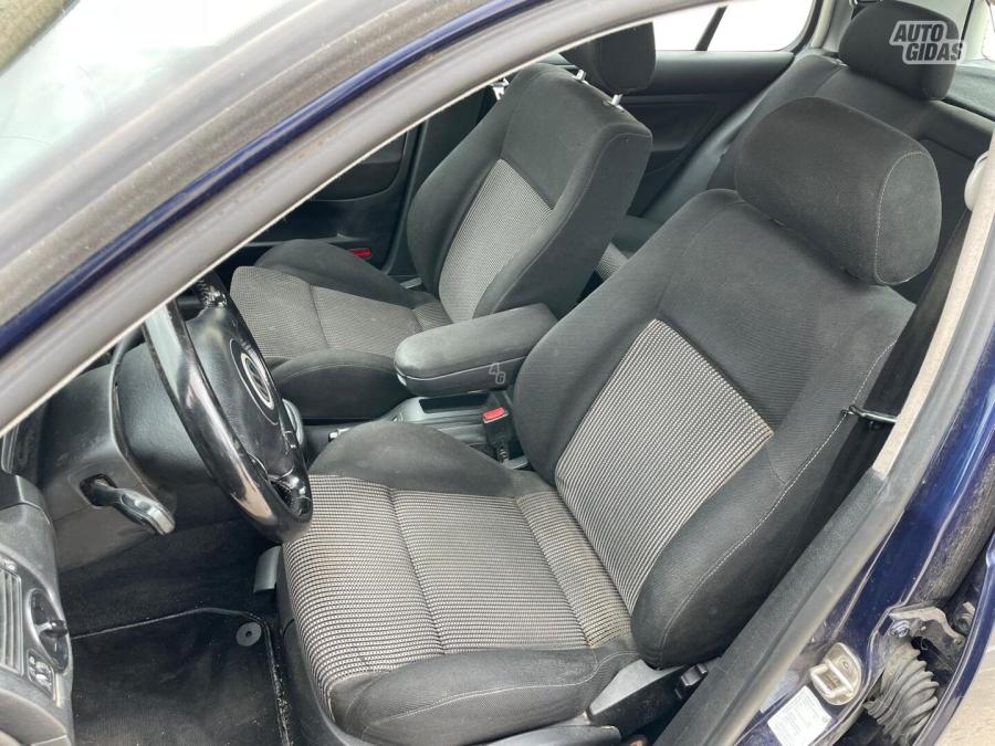 Blue Volkswagen Golf 2001 in Siauliai, with an engine capacity of 1.60 L and mileage of 201 thousand km for 1450 €, photo 14 on AUTOMOTO.COM.LV