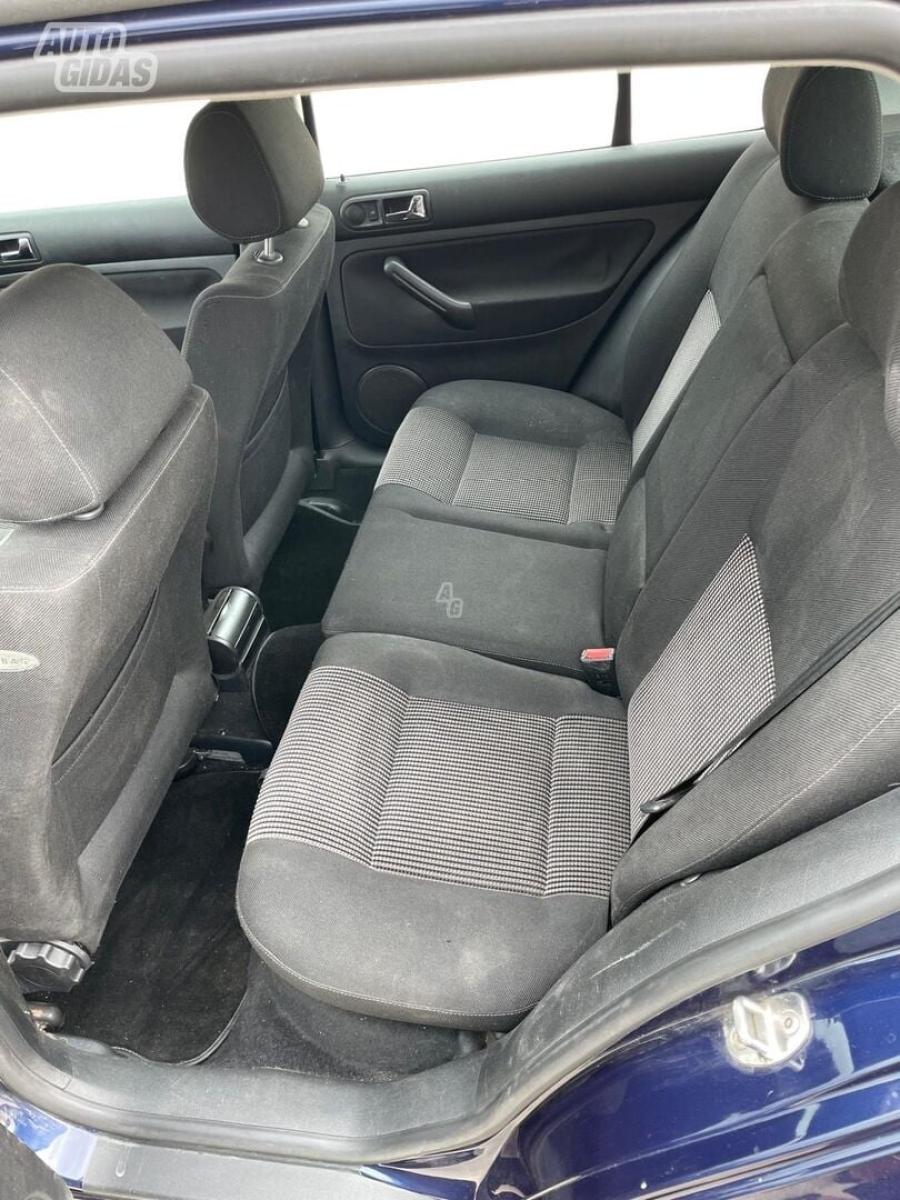Blue Volkswagen Golf 2001 in Siauliai, with an engine capacity of 1.60 L and mileage of 201 thousand km for 1450 €, photo 15 on AUTOMOTO.COM.LV