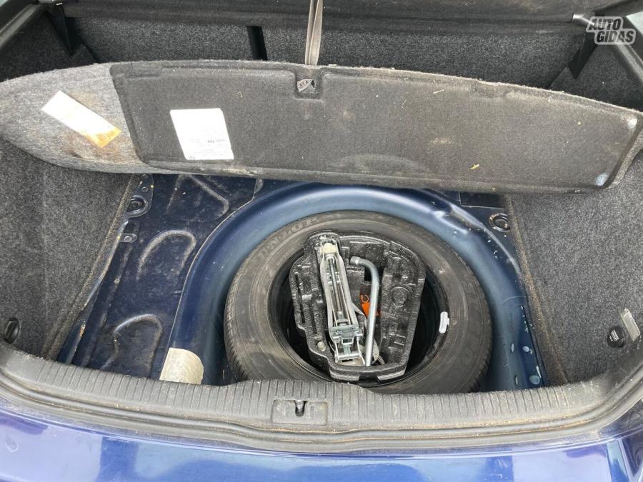 Blue Volkswagen Golf 2001 in Siauliai, with an engine capacity of 1.60 L and mileage of 201 thousand km for 1450 €, photo 19 on AUTOMOTO.COM.LV