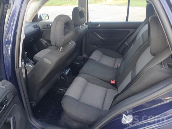 Blue Volkswagen Golf 2001 in Ogre, with an engine capacity of 1.40 L and mileage of 156 thousand km for 1300 €, photo 4 on AUTOMOTO.COM.LV